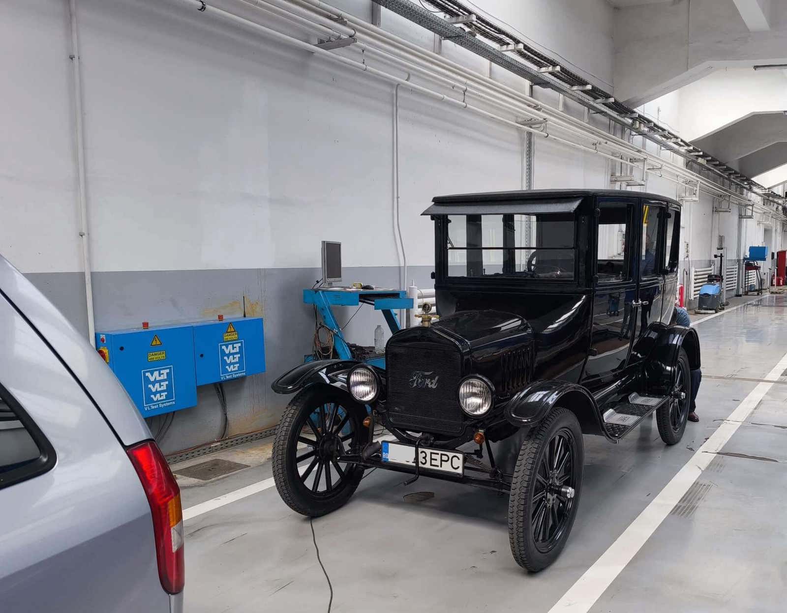 Unul dintre cele mai vechi automobile din România, o bijuterie pe roți ...