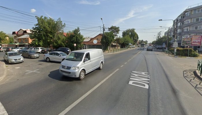 Pasaj pietonal subteran în una dintre intersecțiile aglomerate de pe DN1A