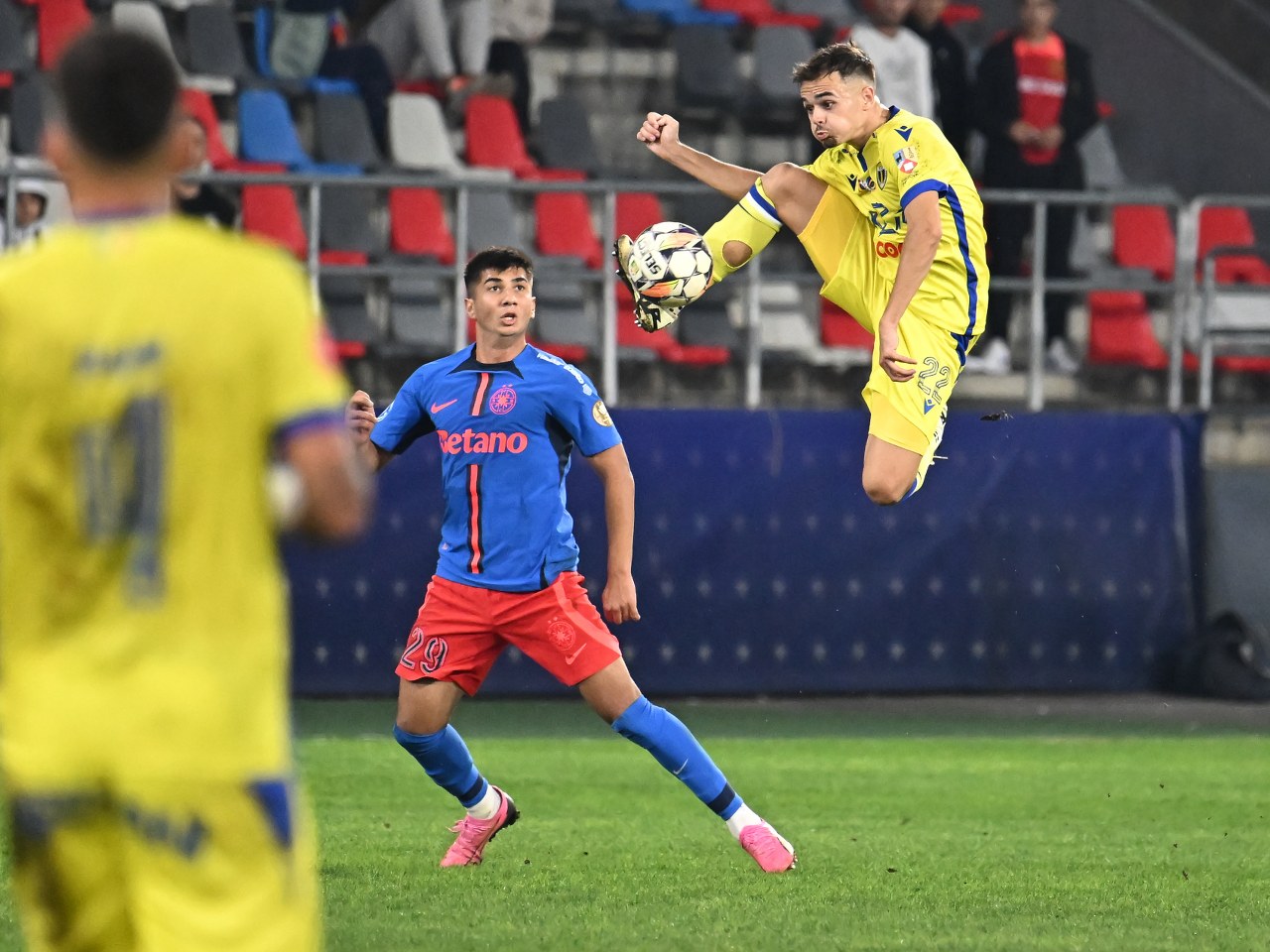Egal cu sânge. FCSB-Petrolul 1-1